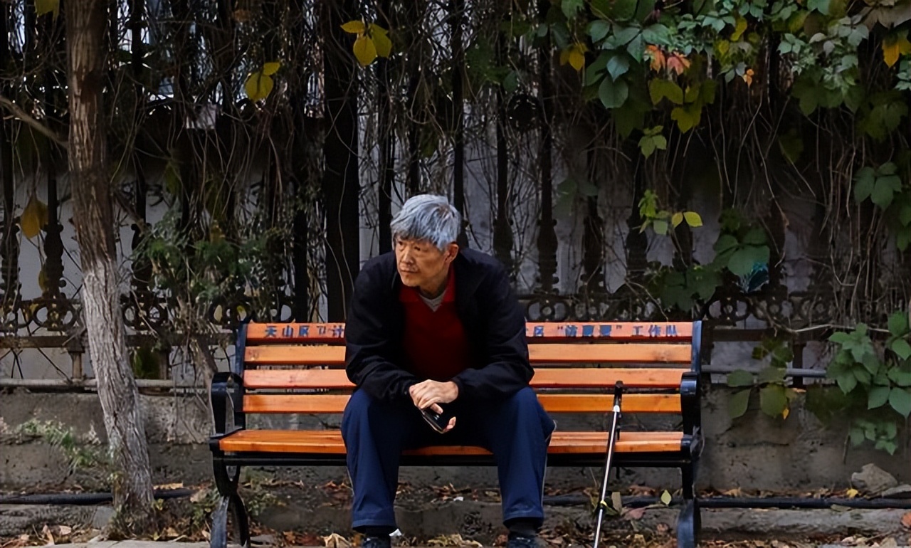 A 72-year-old man's experience - iNEWS