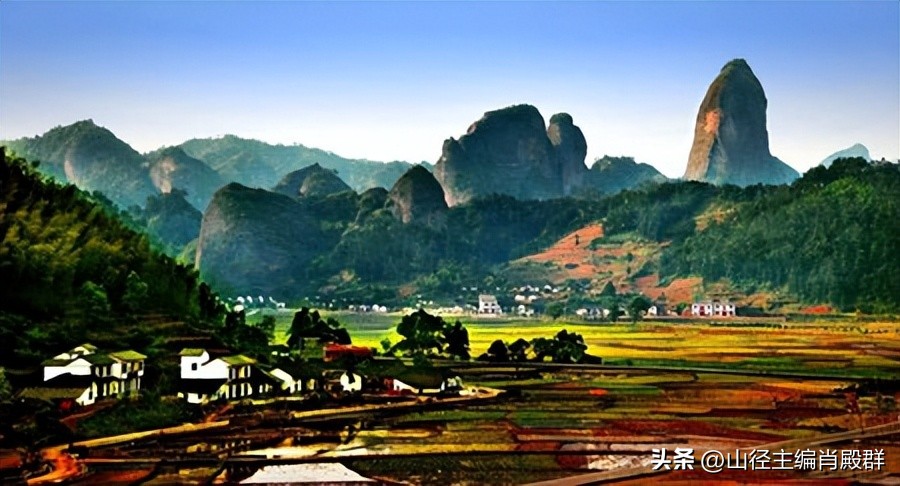 Zhang Xianjun walks and recites the five laws/Clear and green mountains ...