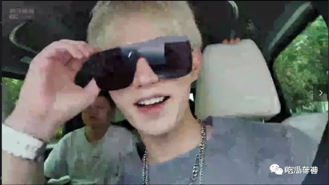 Tong Jincheng traveled with his 15 female anchors, the barrage was full ...