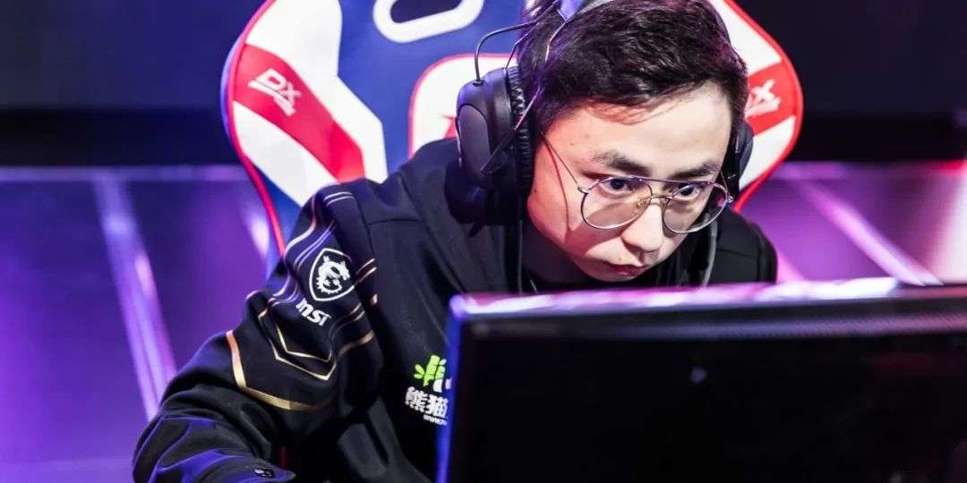 Brother Crystal talks about the LOL exhibition game: facing the line Uzi Baolan, the pressure is ...