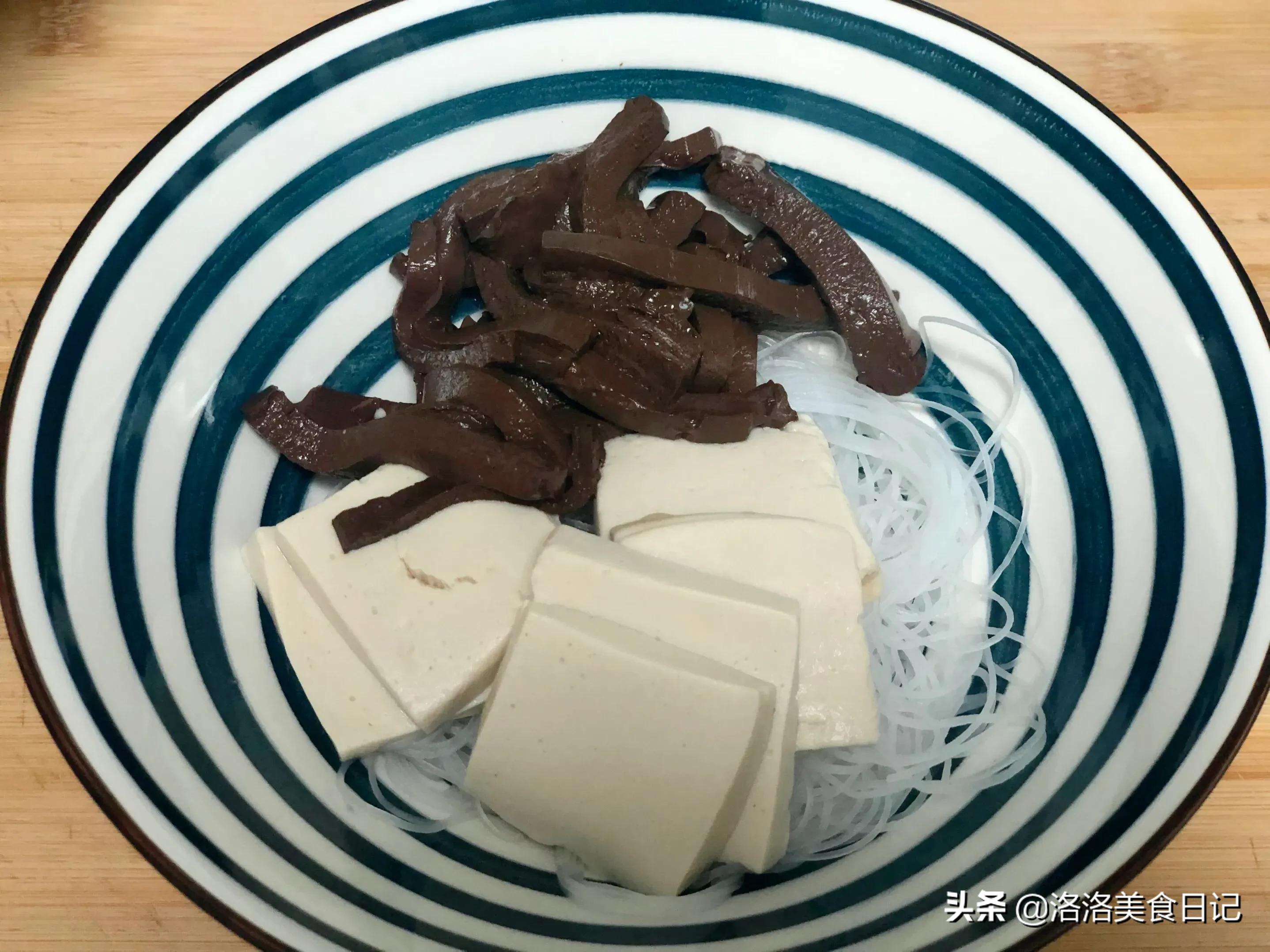 How to make goat blood in powder soup?The chef teaches you the tricks ...