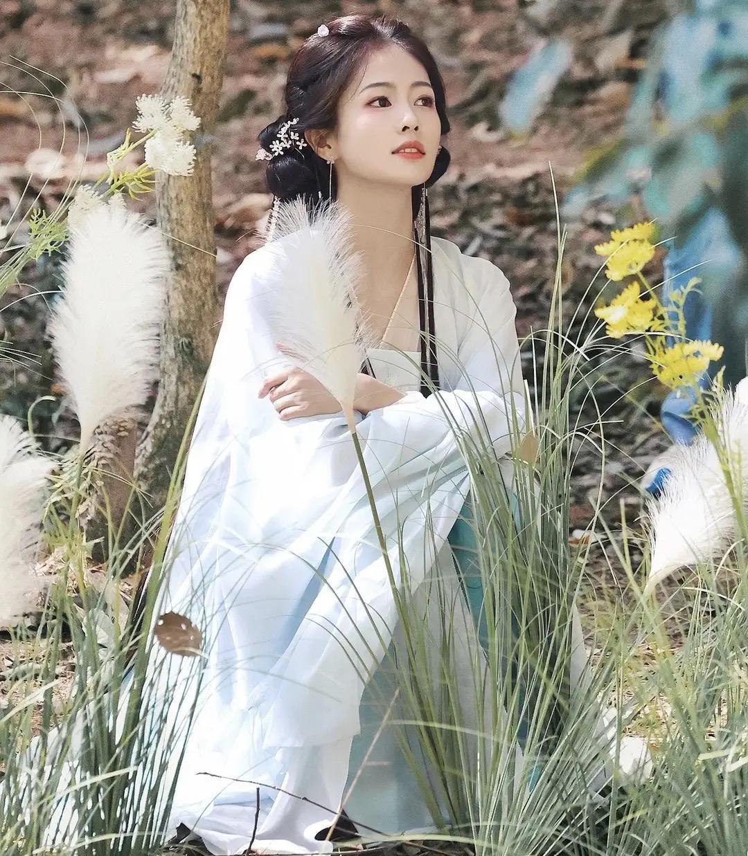 "White Moon Brahma Star" Bailu comes out fresh, Ao Ruipeng's appearance ...