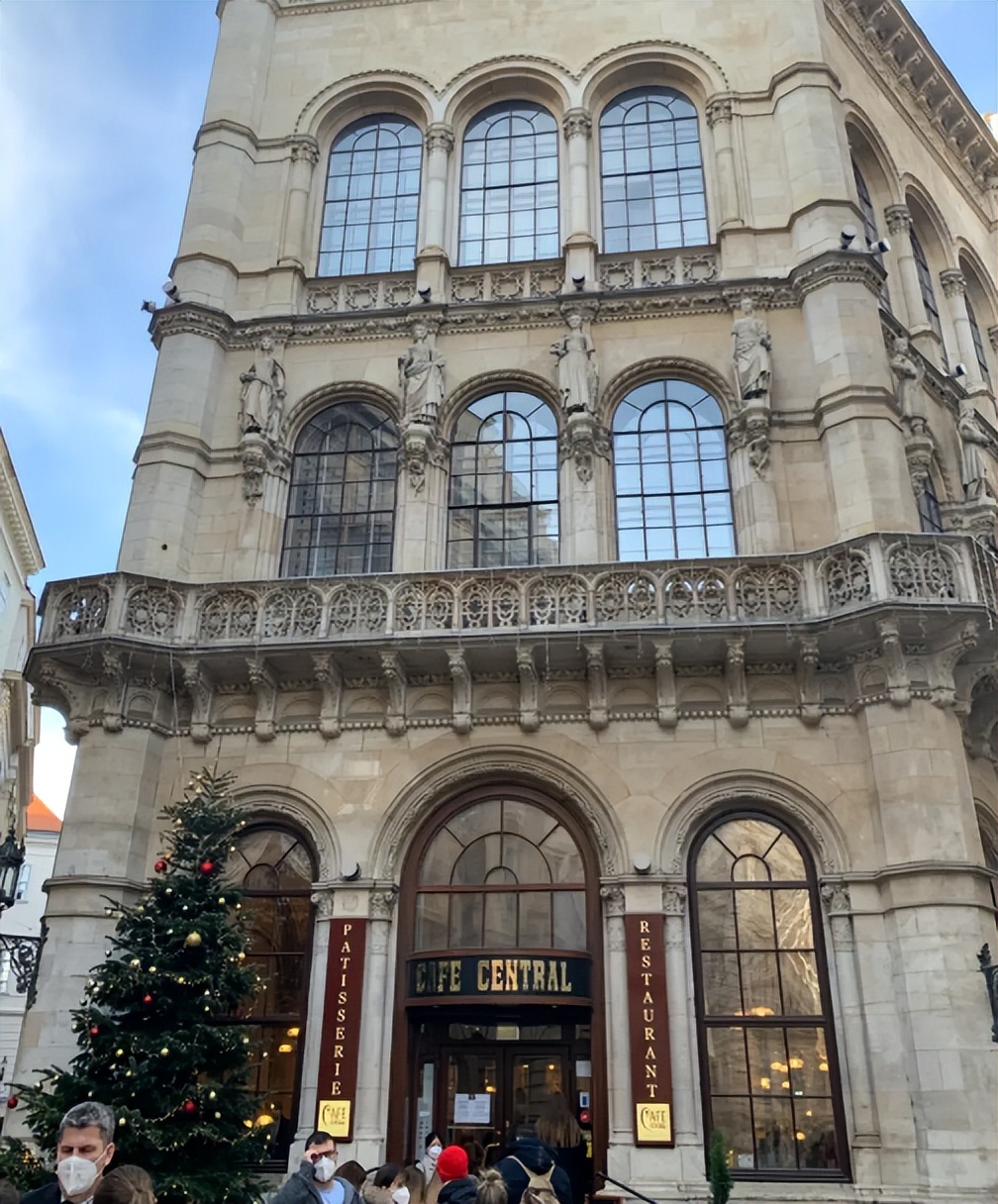 The Evolution of Viennese Café Culture: From the 18th Century to Today ...