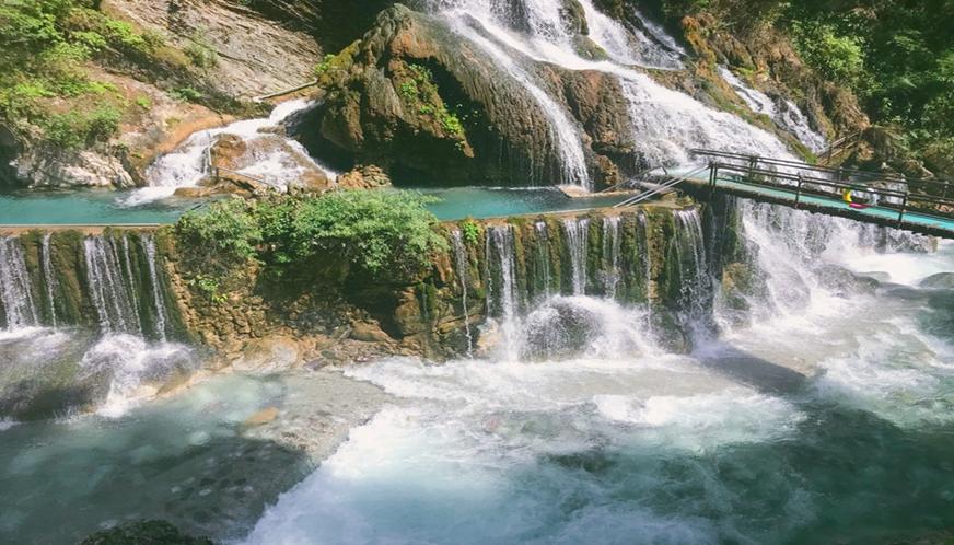 The world's largest hot spring waterfall - Luoji Jiujiuli Waterfall ...