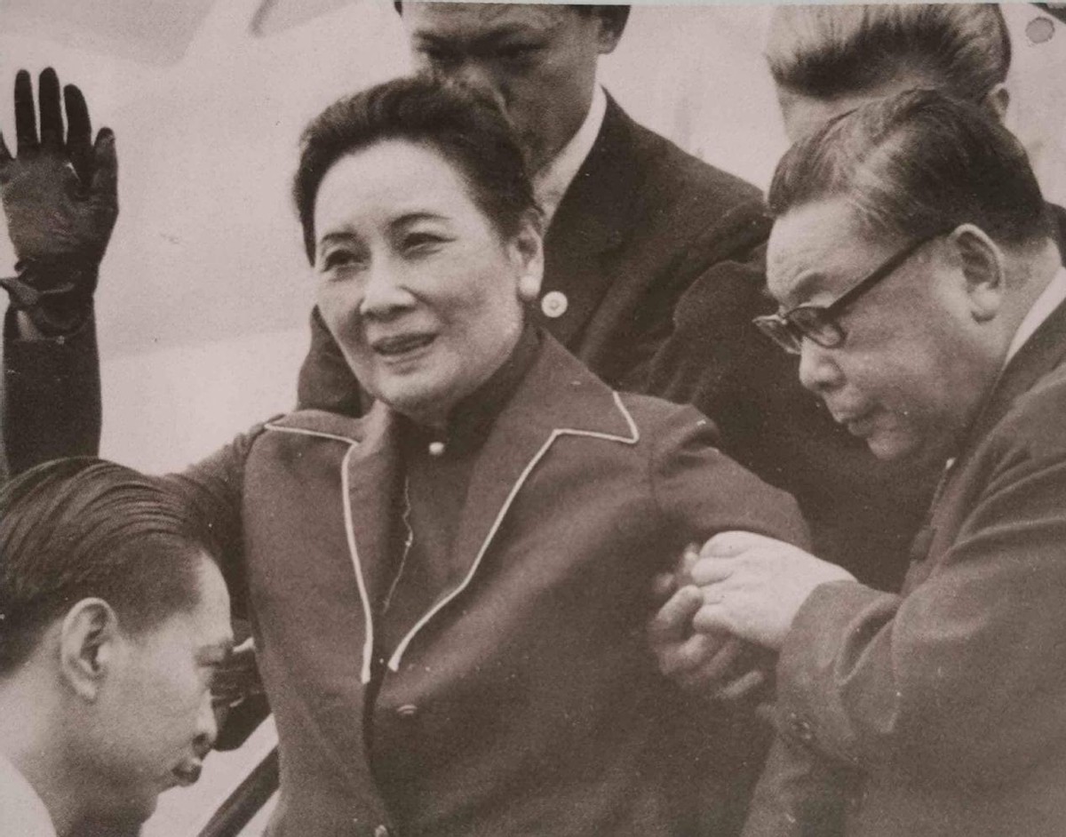 After learning of Mao Anying's death, Chiang Kai-shek sent Song Meiling ...