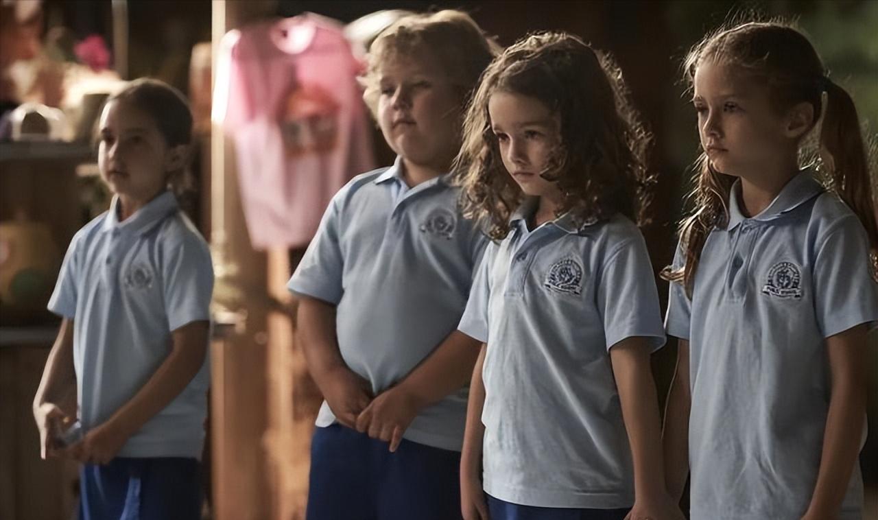 How to have love with zombies? Unexpected bonds of friendship and love ...