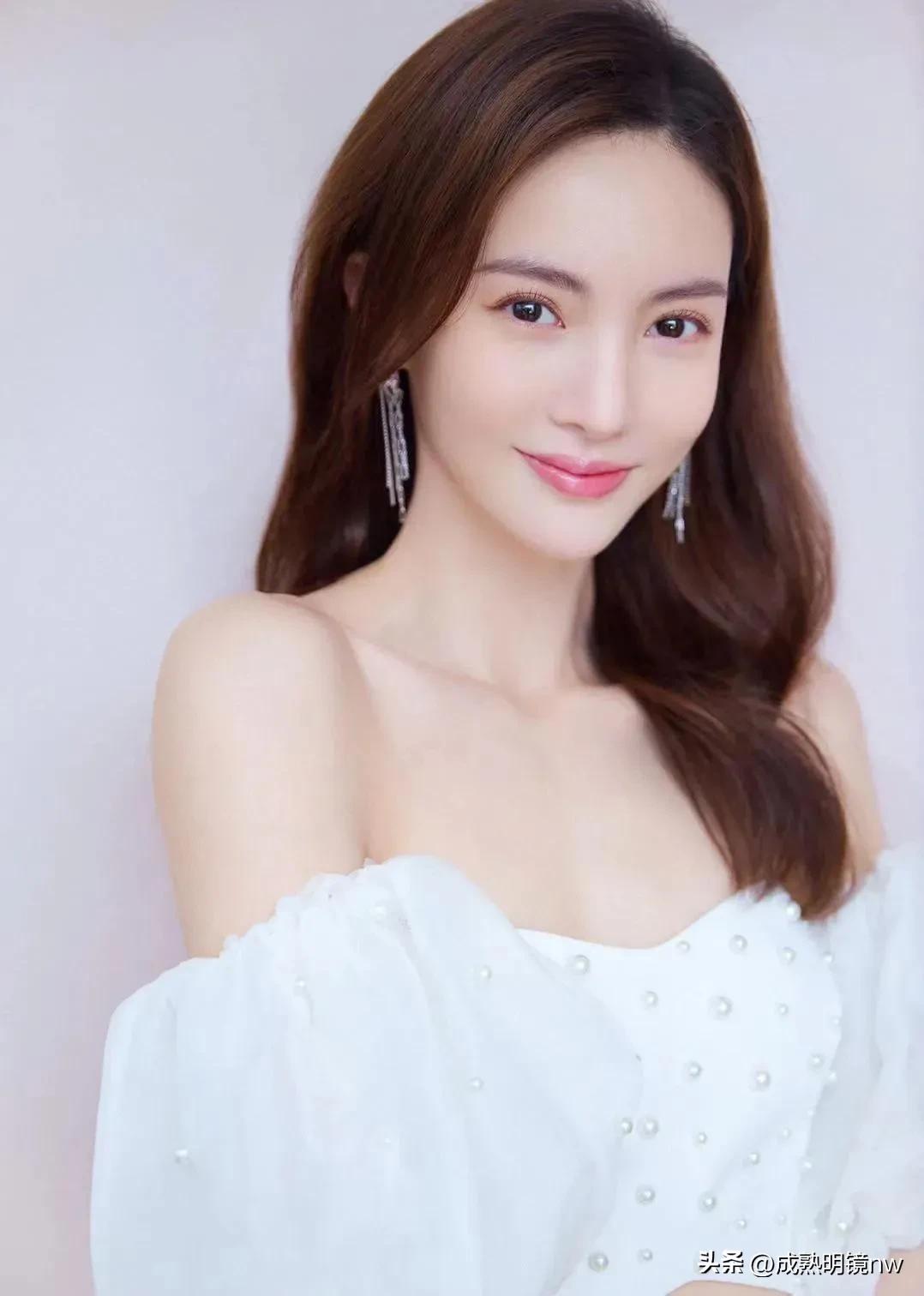 Jin Chen's youthful beauty, fresh and refined, charming and moving ...