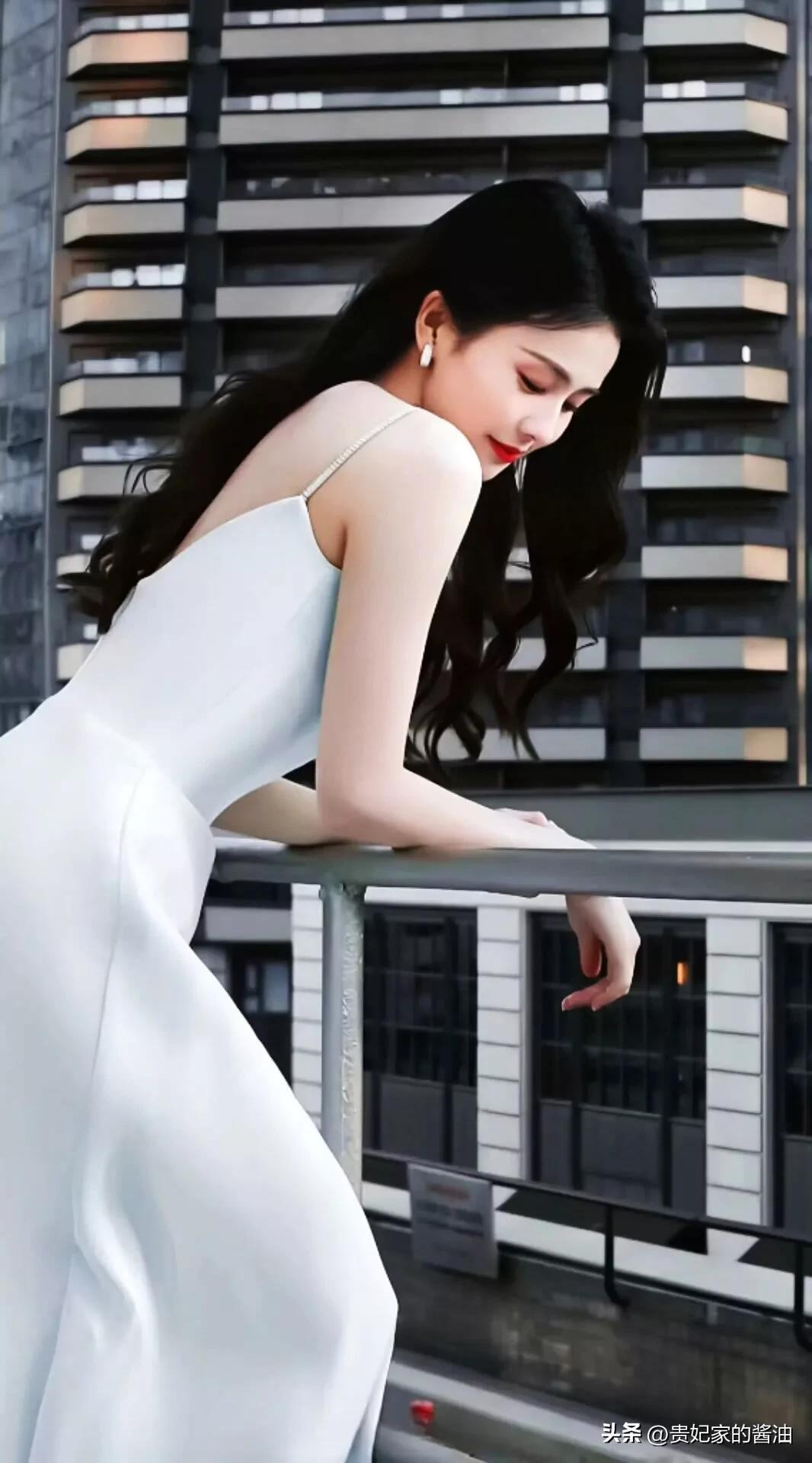 Bailu, formerly known as Bai Mengyan, is a mainland film and television ...