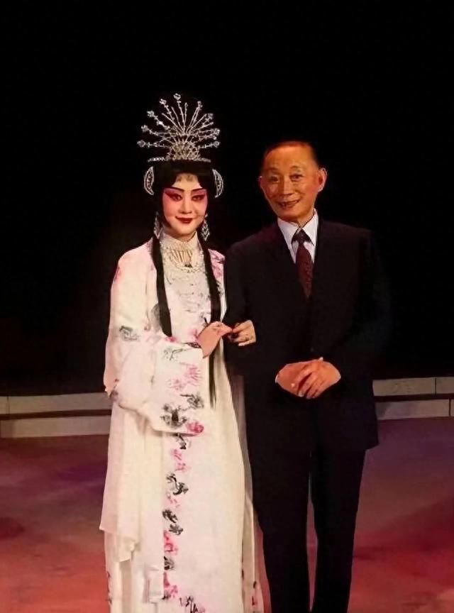 Li Shengsu I can't drive yet, but I have a good husband - iMedia