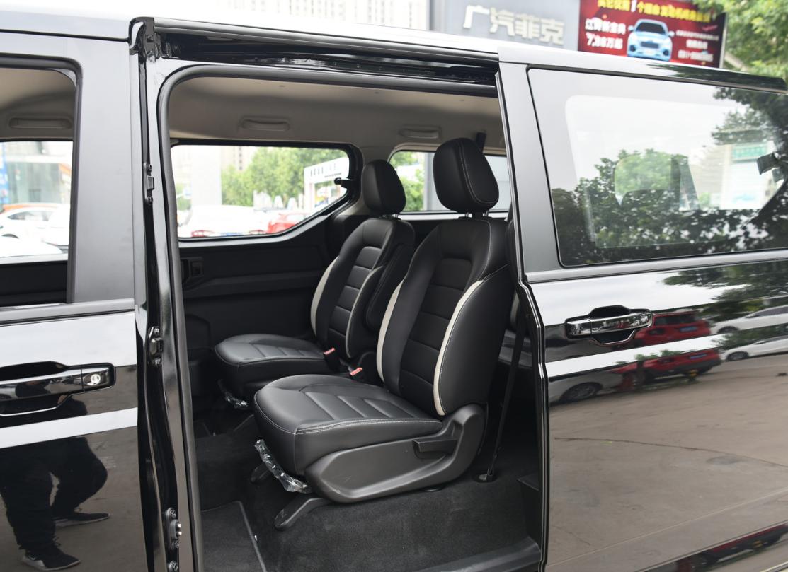 The car is over 5 meters long and can still sit 9 people?It really ...