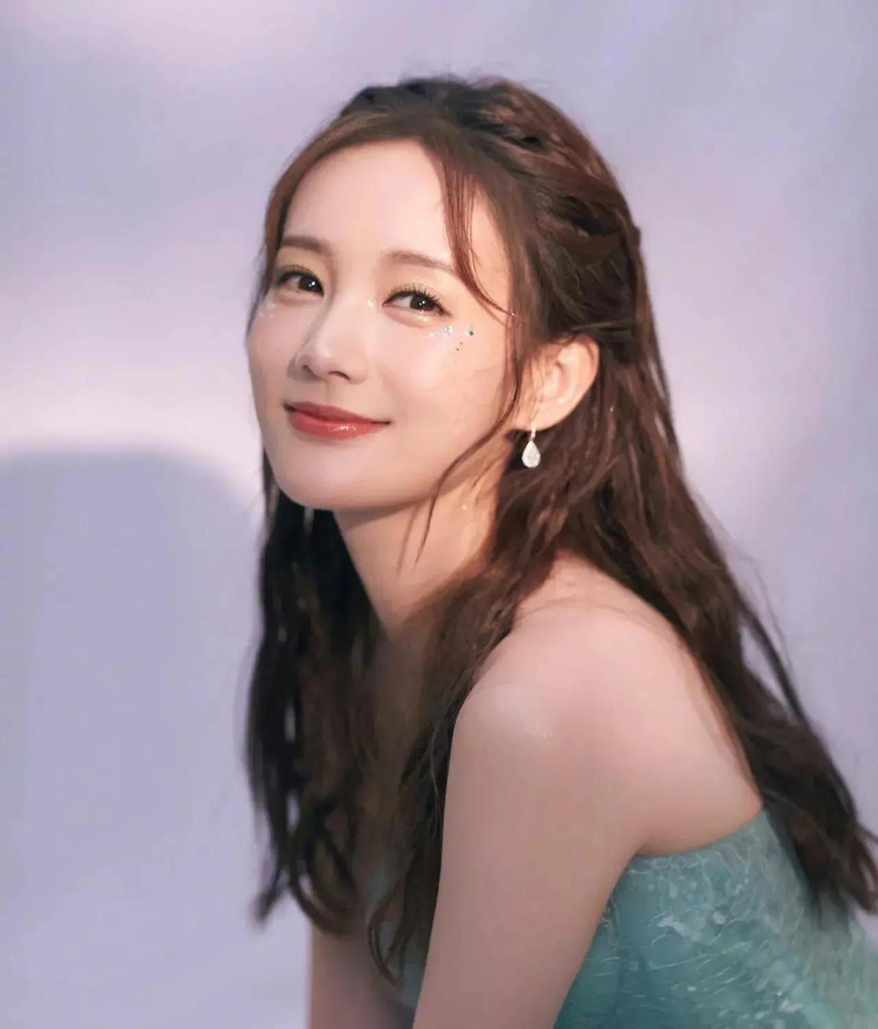 Beautiful picture of actress Li Yitong - iNEWS