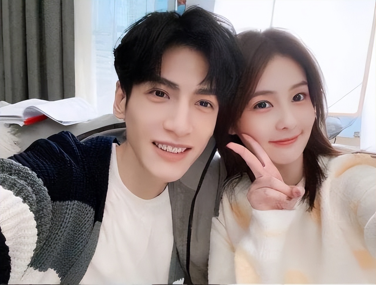 Luo Yunxi and Bailu were revealed to have nothing to say. Netizens: Let's get together! - iNEWS