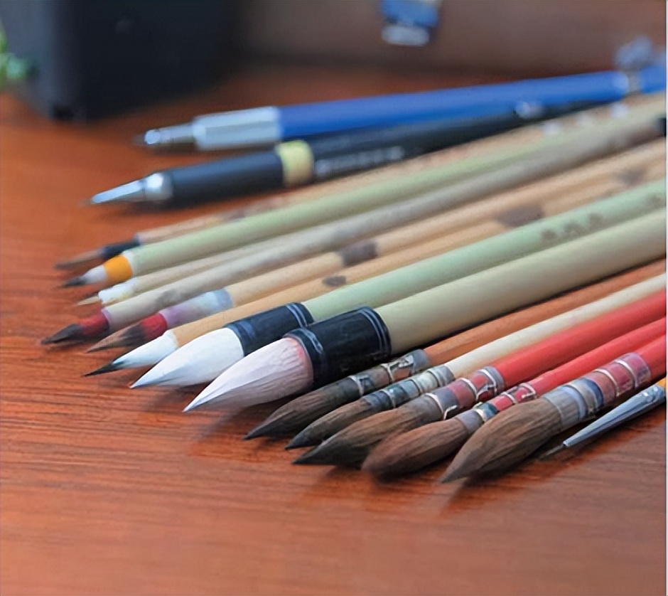What are the watercolor painting tools - iNEWS