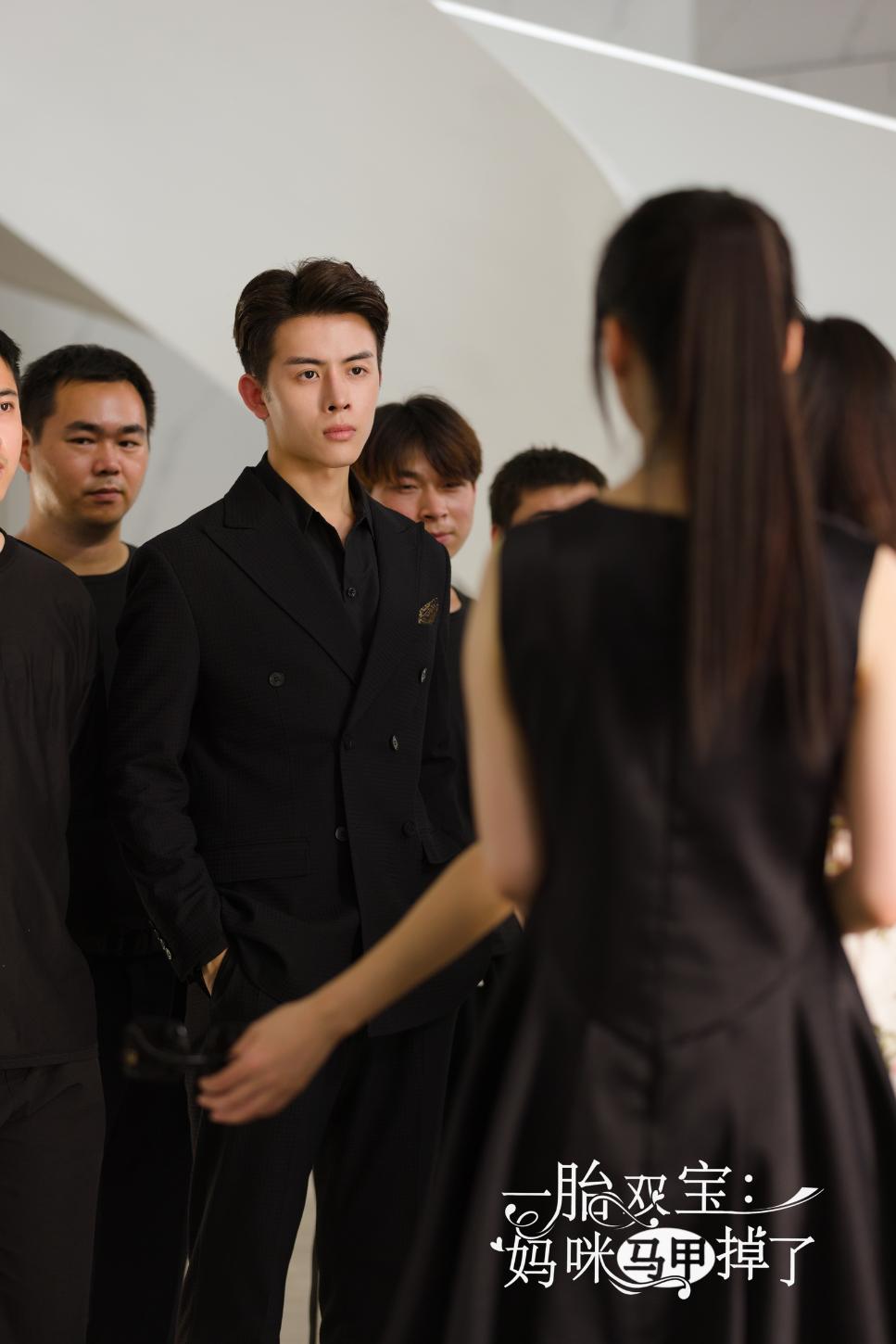 "One Birth, Two Treasures: Mommy's Vest Lost" was completed ...