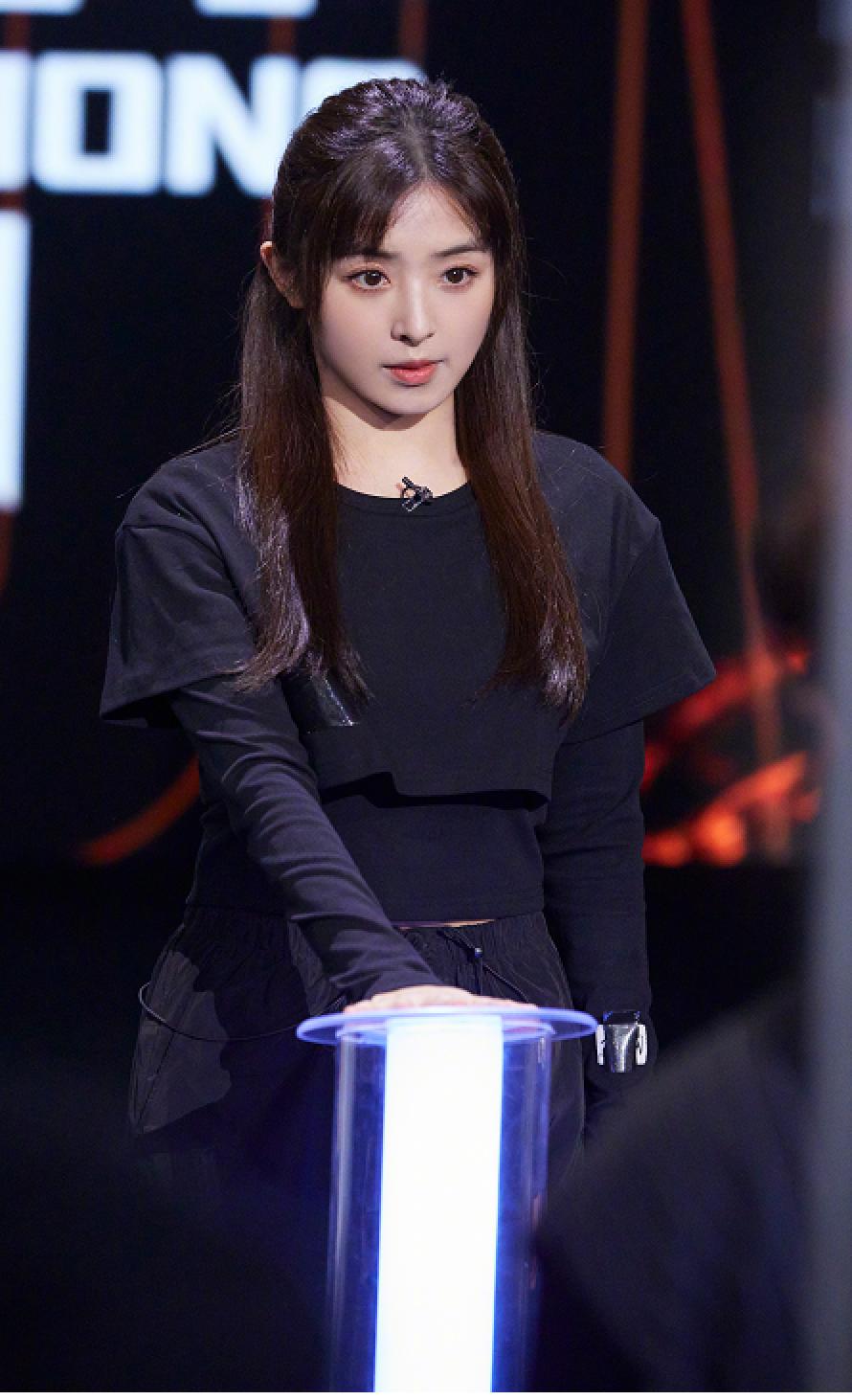 Zhang Hanyun's recent beauty pictures, she is really an oxygen girl ...