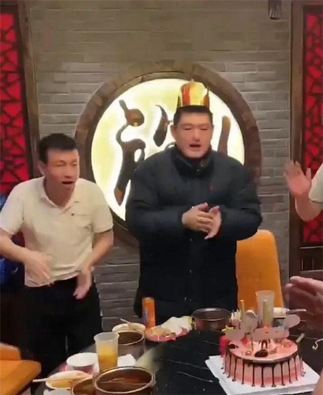 Zhao Benshan's youngest son, Zhao Yinan, celebrated his birthday in a ...