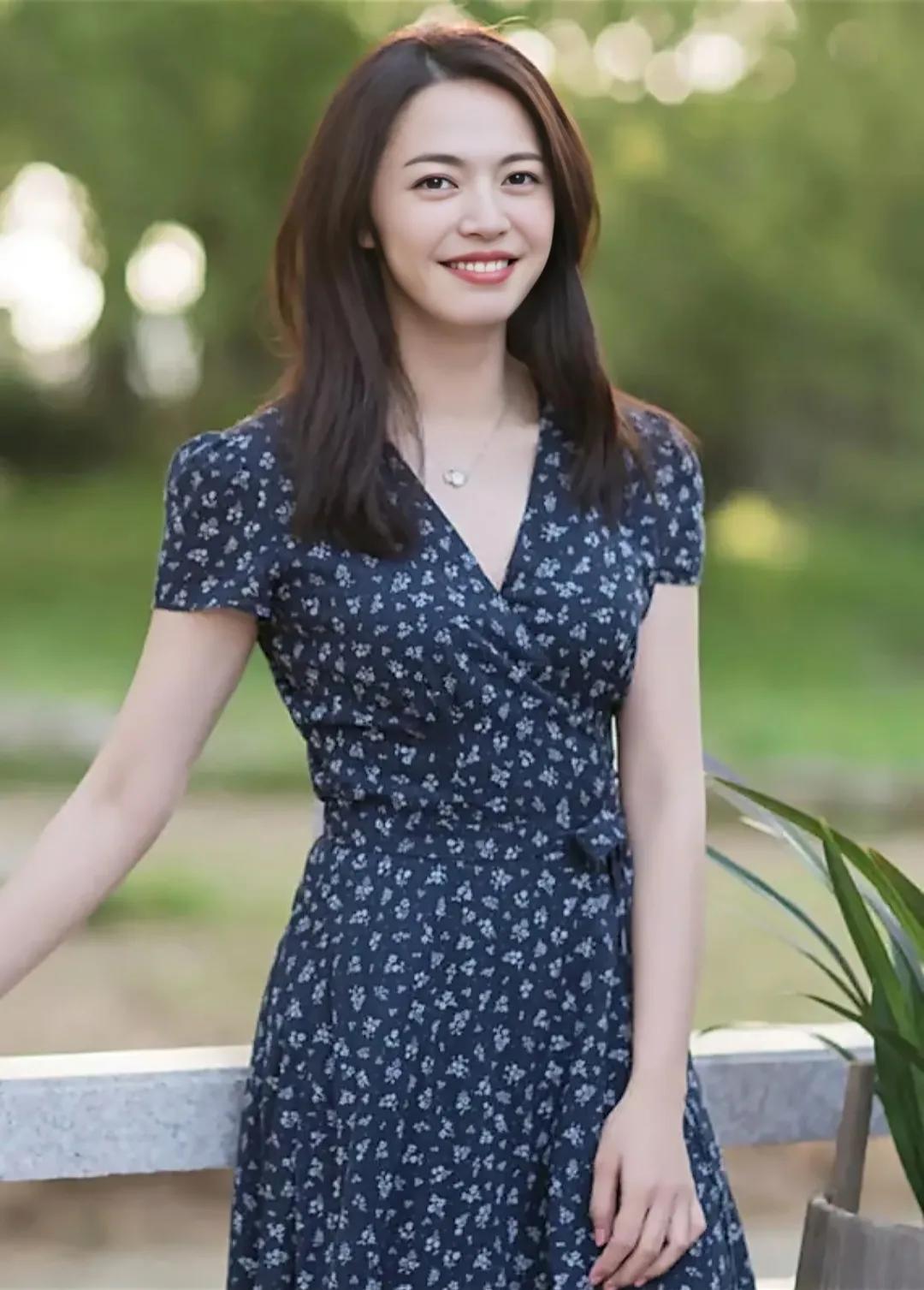 The beautiful Yao Chen - iNEWS