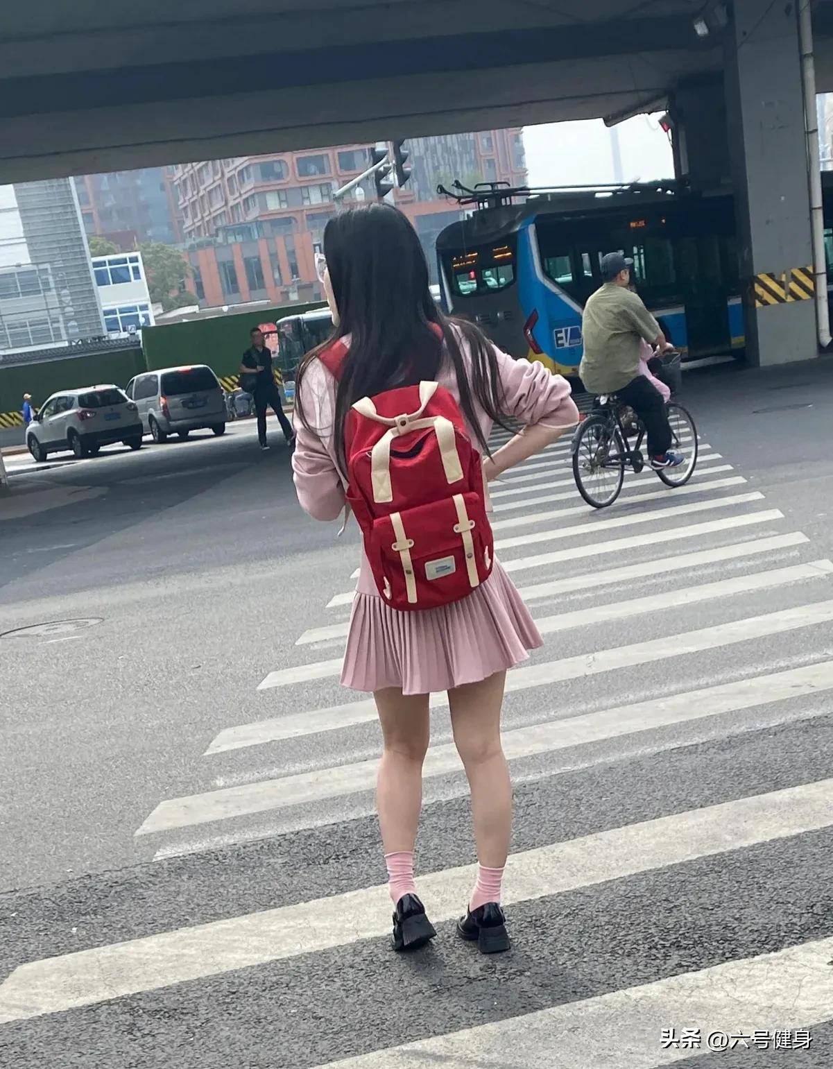 What should I do if girls have bad legs? - iNEWS