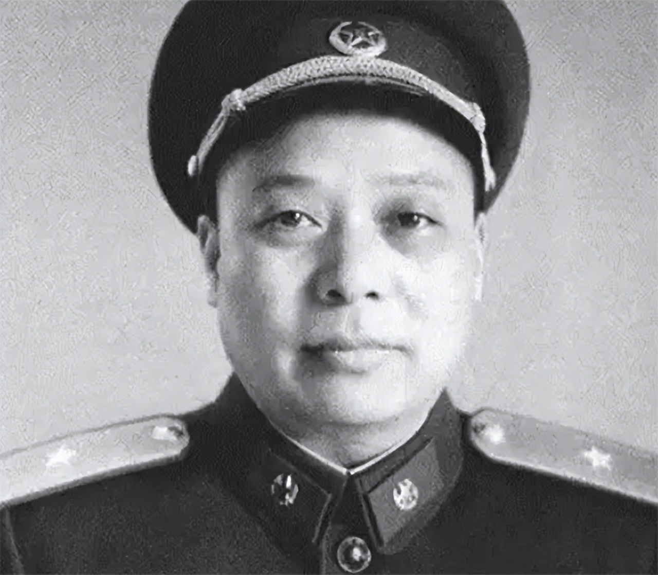 Zhang Yufeng took a group photo with the descendants of the Mao family ...