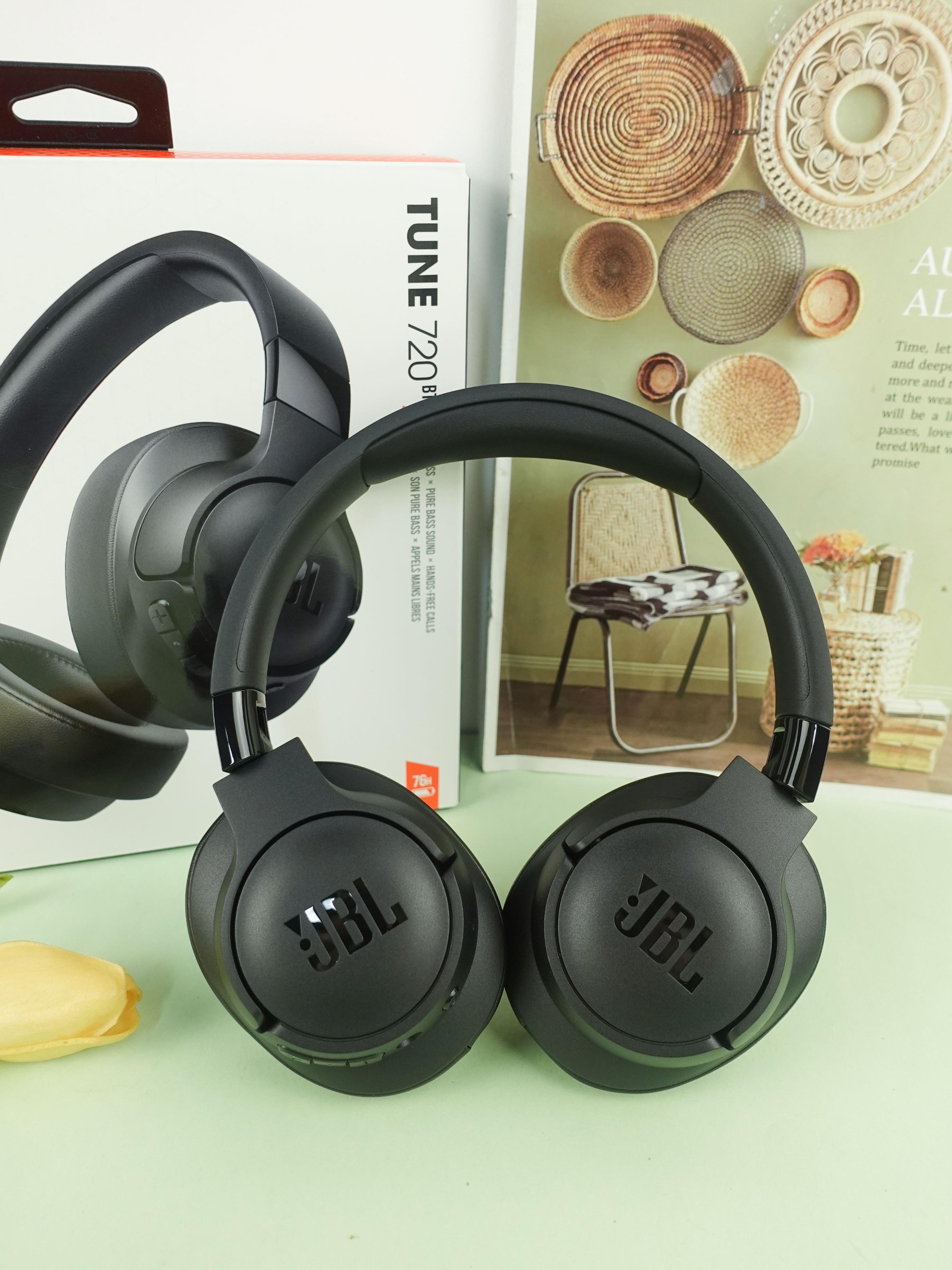 High-quality headphones for more comfortable entertainment and leisure ...