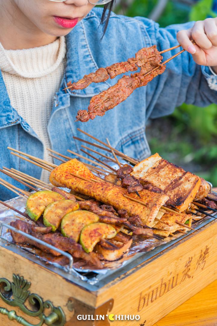 This barbecue in Guilin is opened in an old tin shed, and you have to ...