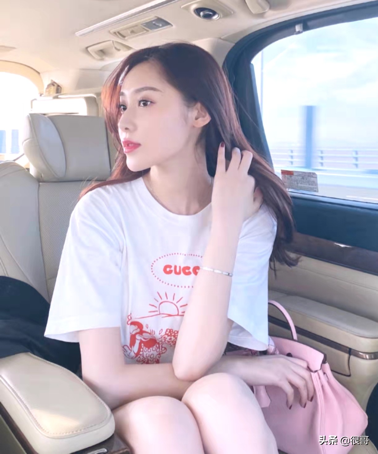 Rong Zixi played Zeng Shan in "The World". Why did she come out of the ...