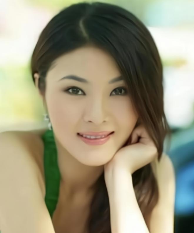 The beautiful singer Luo Fei, willing to be the mistress of the railway ...