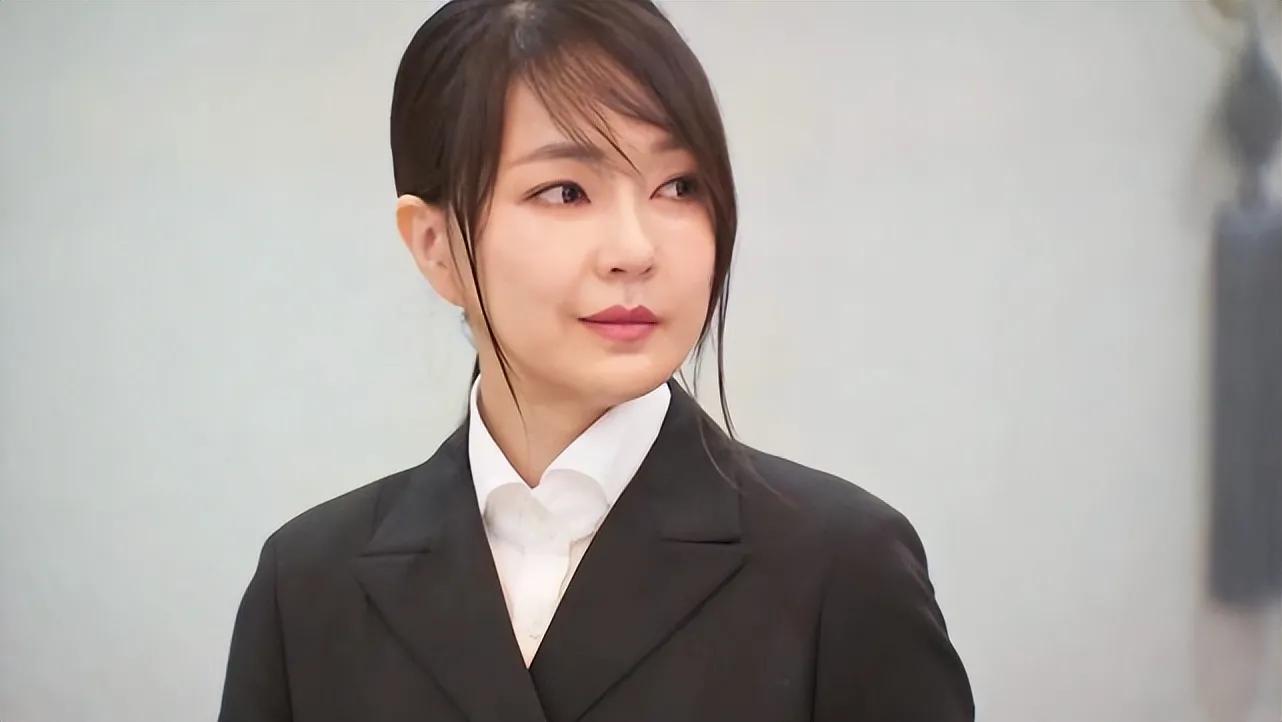 Guess if Mrs. Yoon Suk-yue, President of South Korea, has had plastic ...