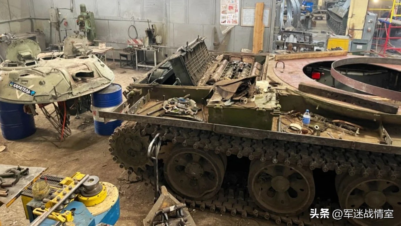 DIY geek heaven! Ukraine Is Turning Captured Russian Main Battle Tanks ...