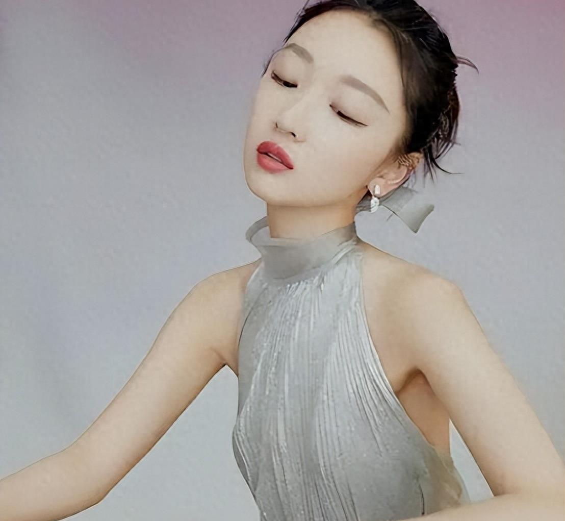 Zhou Dongyu suddenly discovered the scandal! The innocent image ...