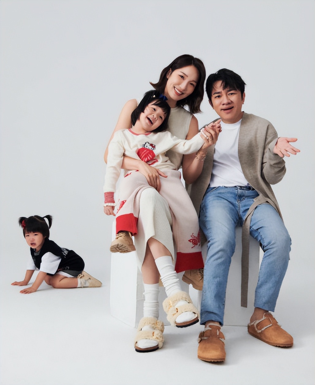 Wang Zulan's family of four took the first letter and hugged each other ...