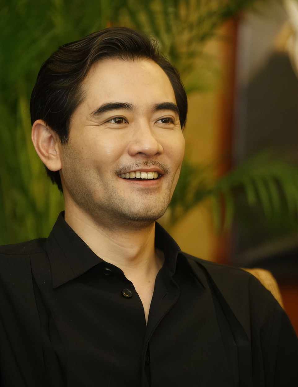 He once made Chen Hong and Zhou Xun fall in love at first sight, but he ...