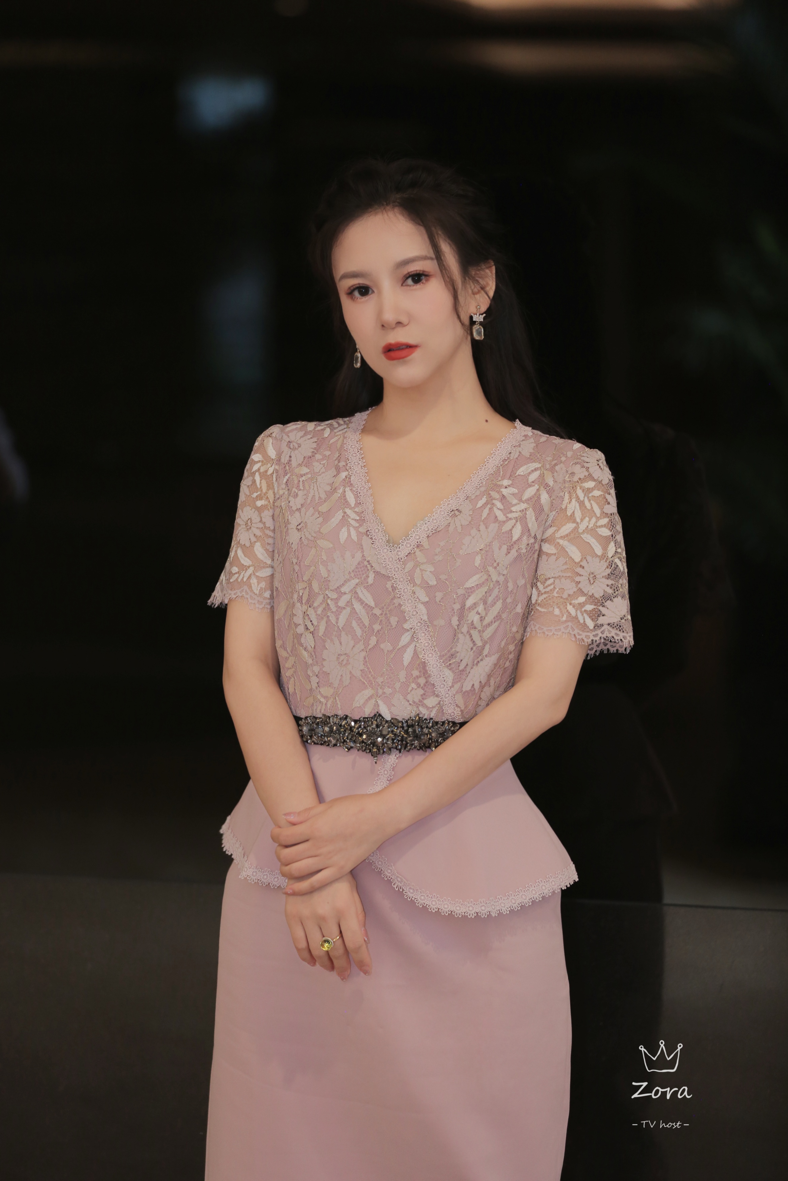 Host Liu Meixi: At the peak of her career, she quit a big company and ...
