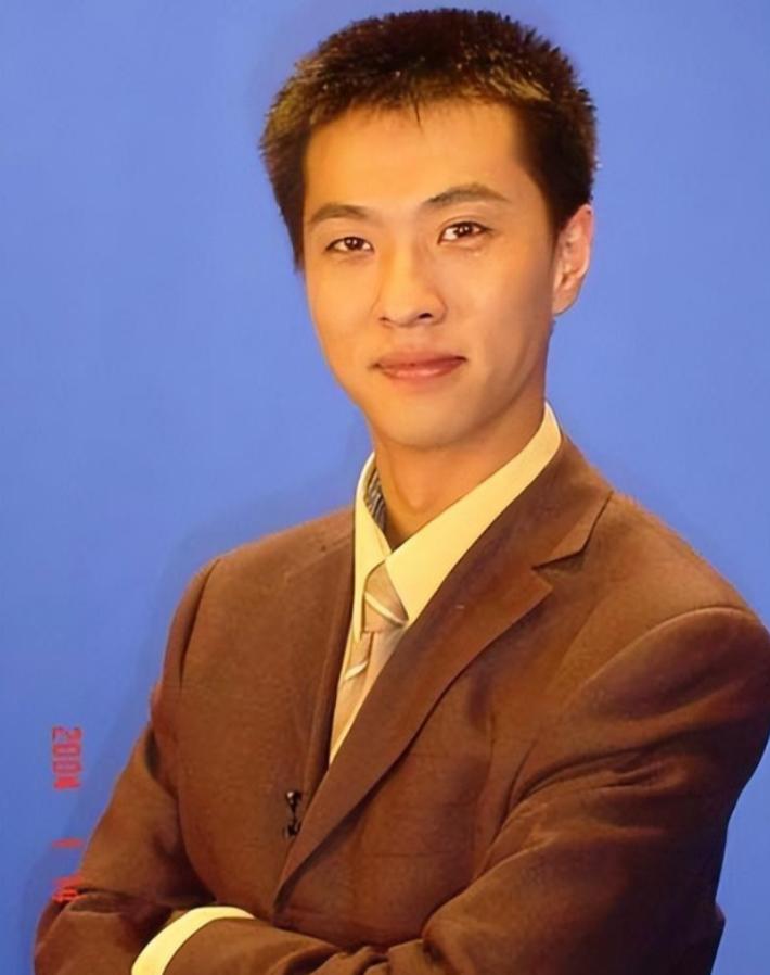CCTV anchor Gu Guoning: After his father died of illness, he divorced ...