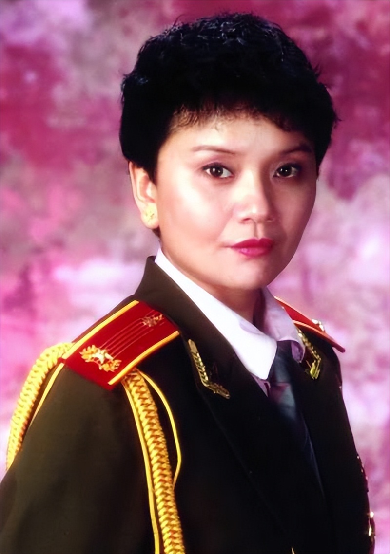 Singer Wang Jing: After divorcing Nie Weiping, she lived alone with her ...