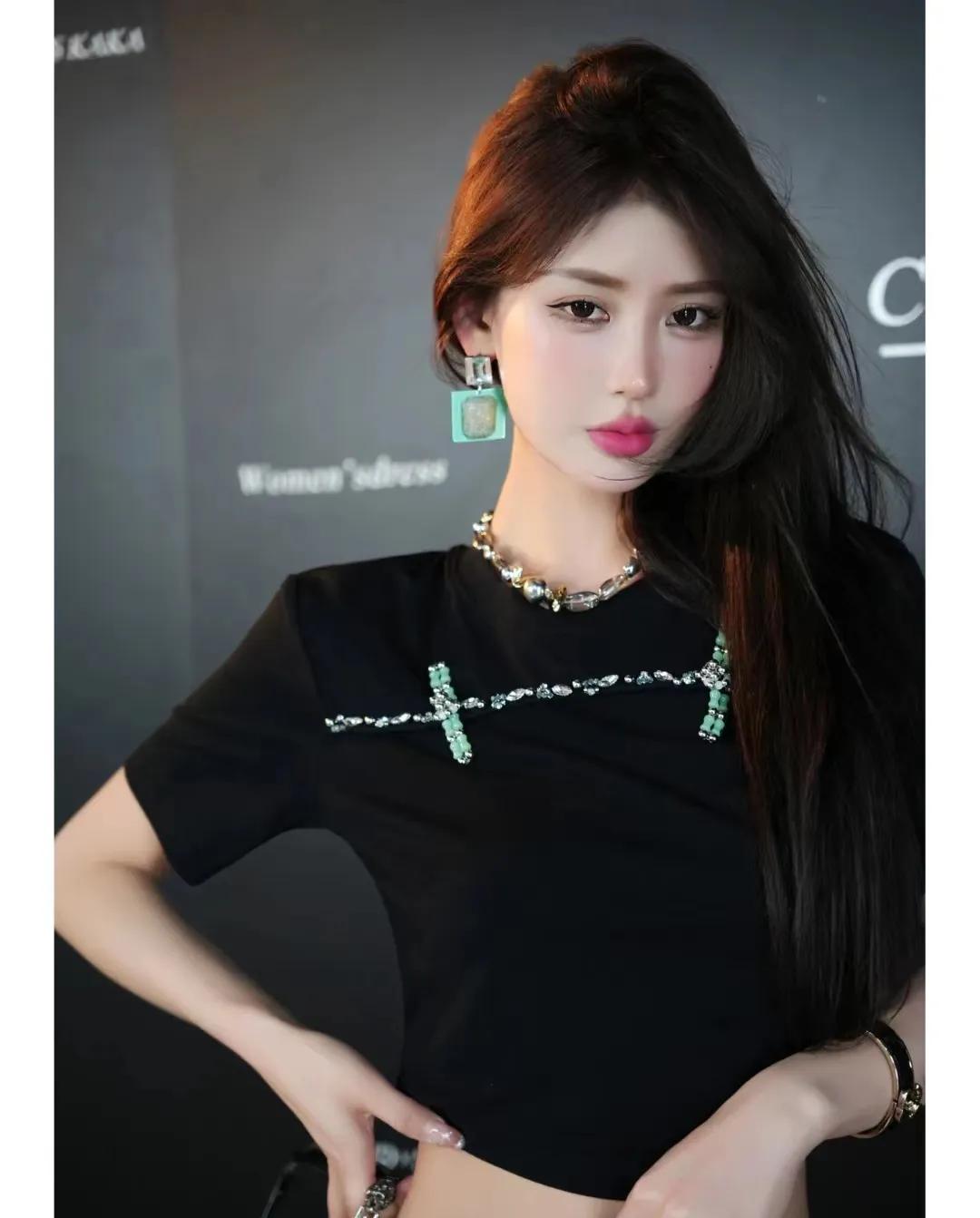 BM style hot girl short T - iNEWS