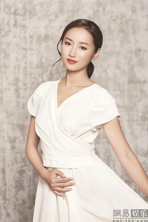 Lu Yi, 18 beautiful photos - iNEWS