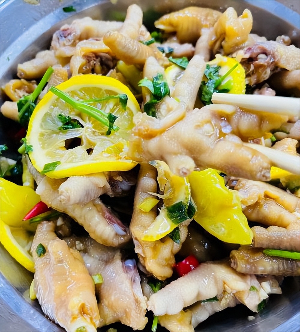 Why is the lemon chicken feet in the restaurant so delicious? The ...