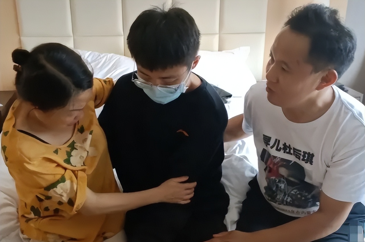 Li Fei's mother and Du Xiaohua are connected live, encouraging each other is really heartwarming ...