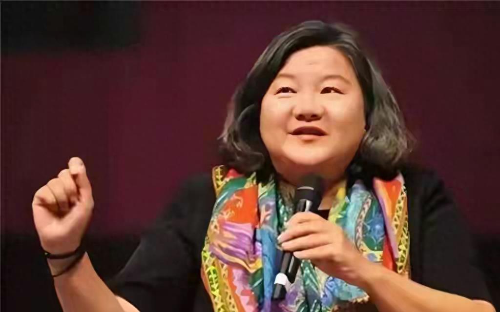 When 58-year-old Gong Li and 62-year-old Hong Huang stood together, I ...