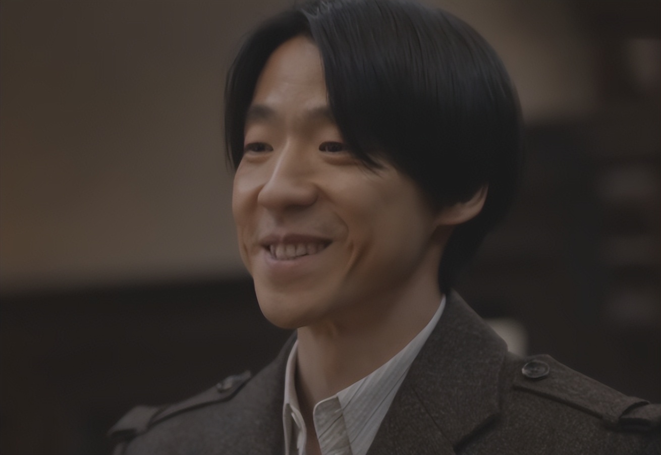 Shaking his head, winking his eyebrows, Huang Xiaoming brought the ...