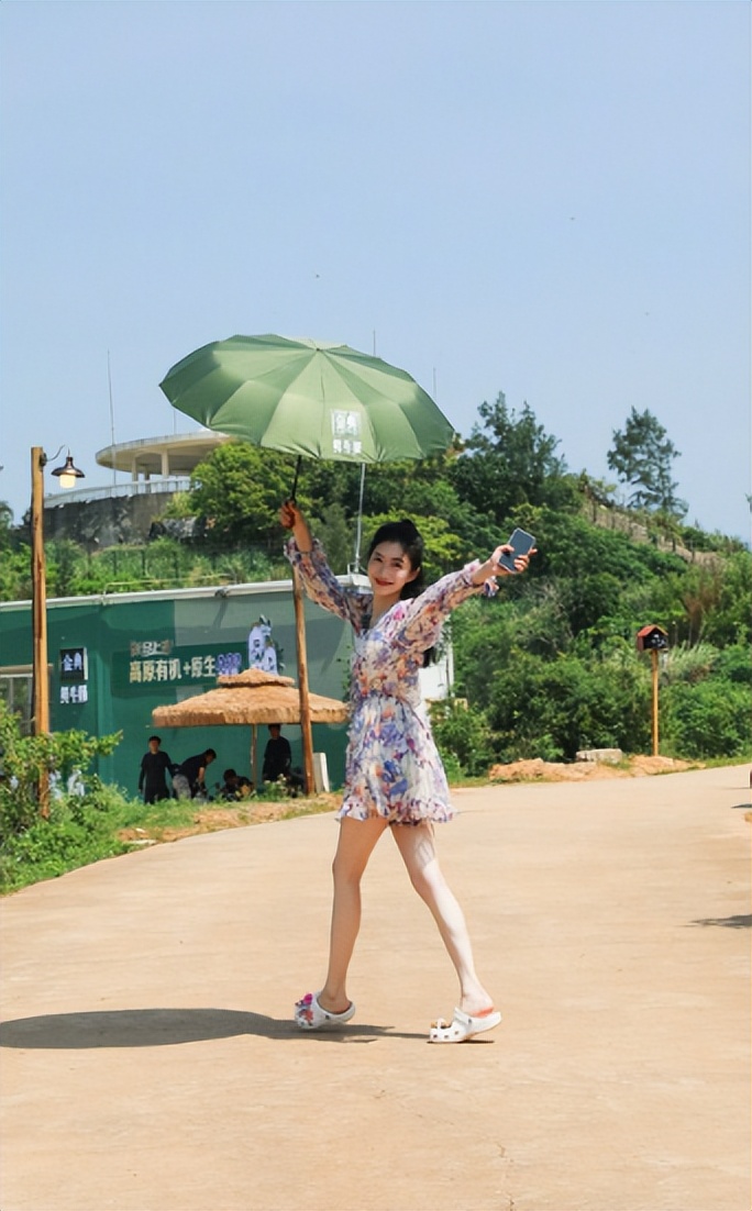Jiang Shuying walks in the scorching sun - iMedia