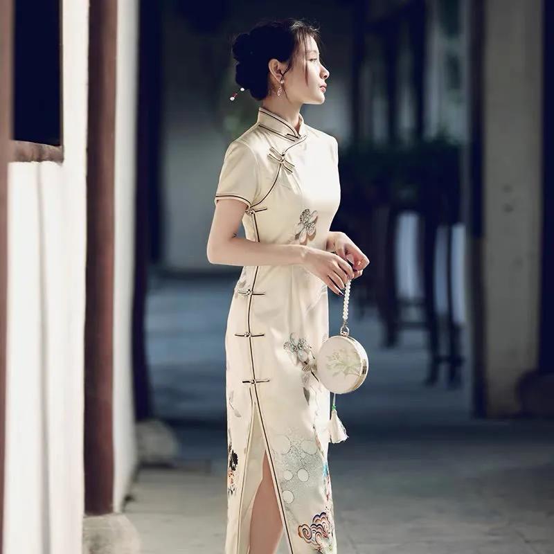 What is the meaning and symbol of the cheongsam?I'll tell you - iNEWS