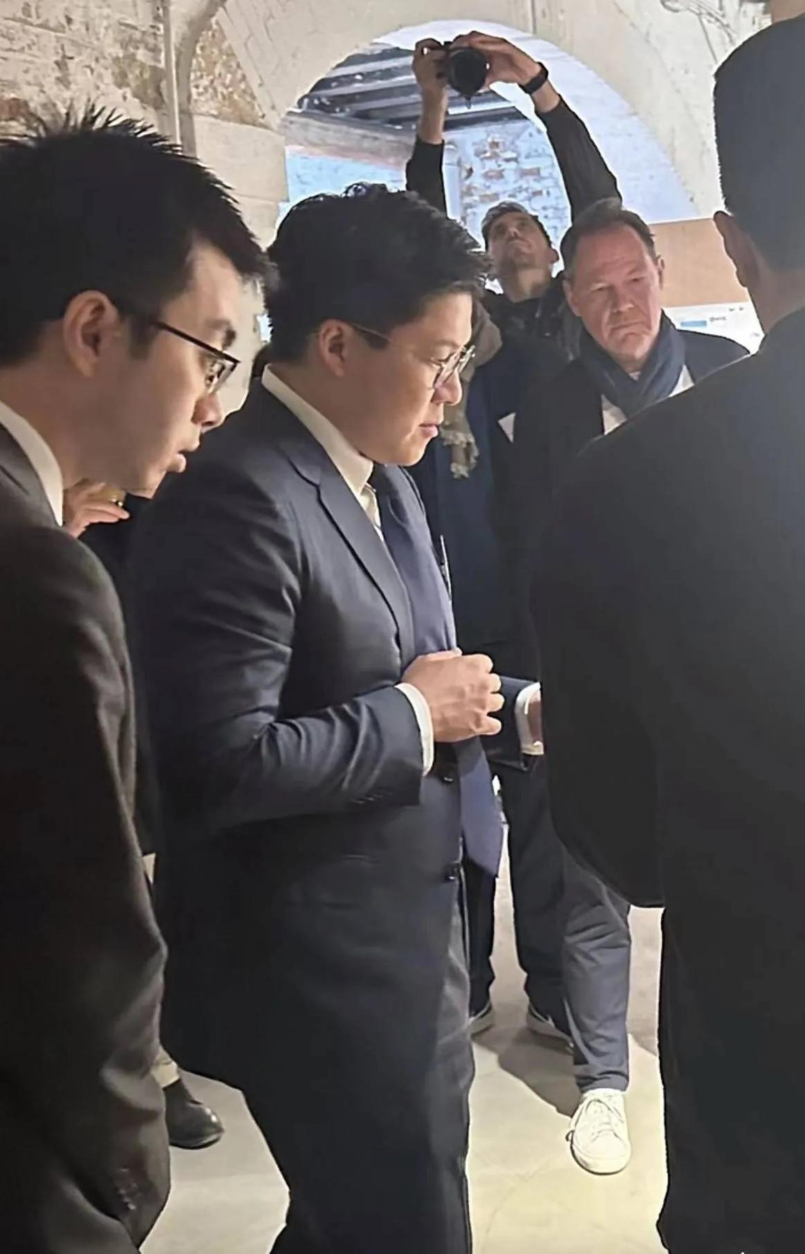 Huo Qigang appeared in Italy to promote Hong Kong, this time, Guo ...