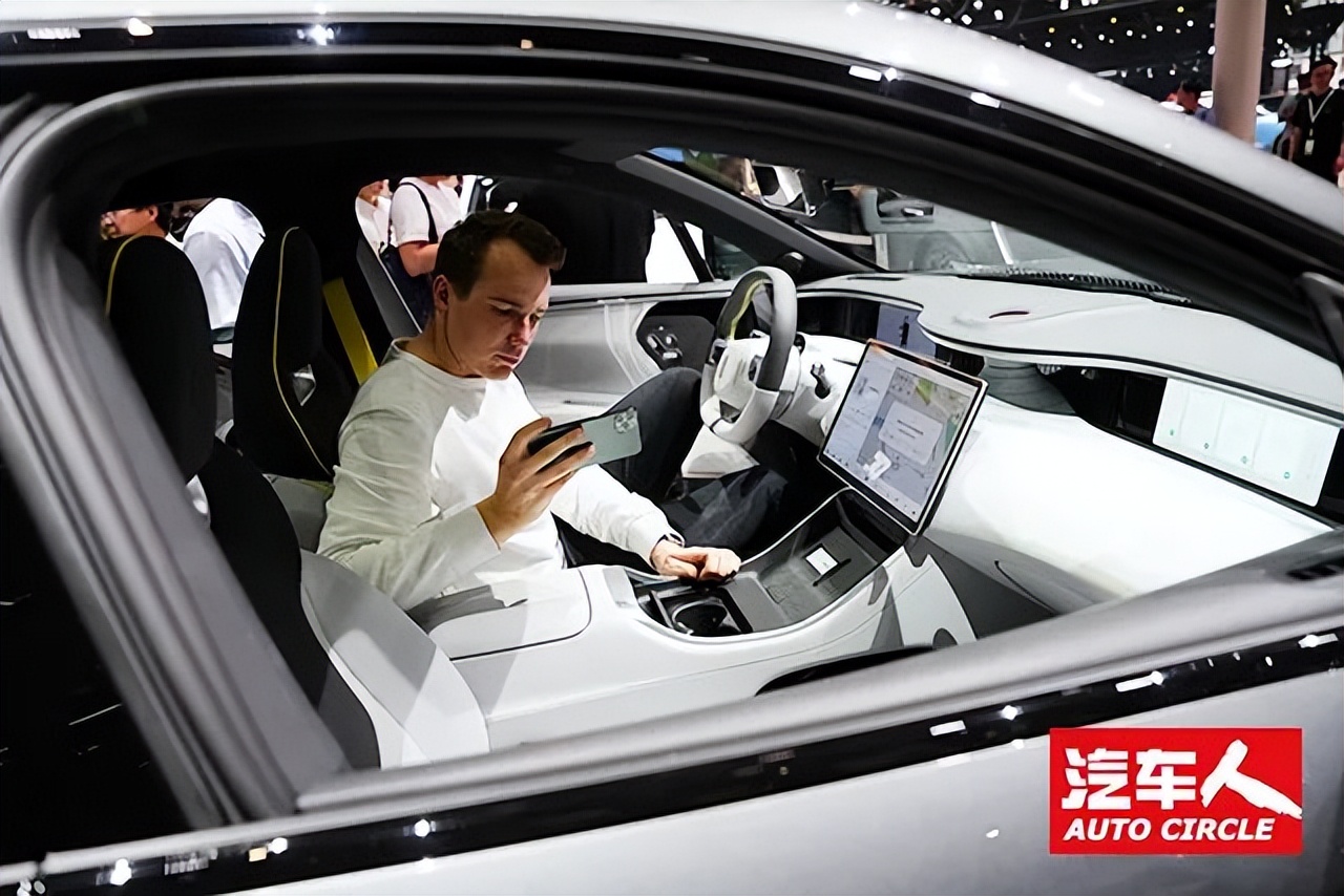 "Autobot"Software Defined Car - iNEWS