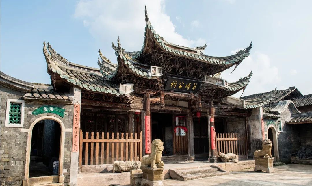 Have you seen the "Nine Halls and Eighteen Wells" building of the ...