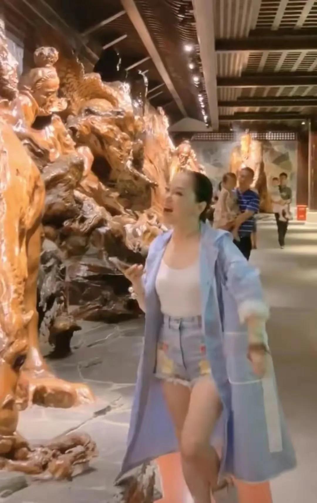 The female star's dressing style is too cool, and the netizens who used ...