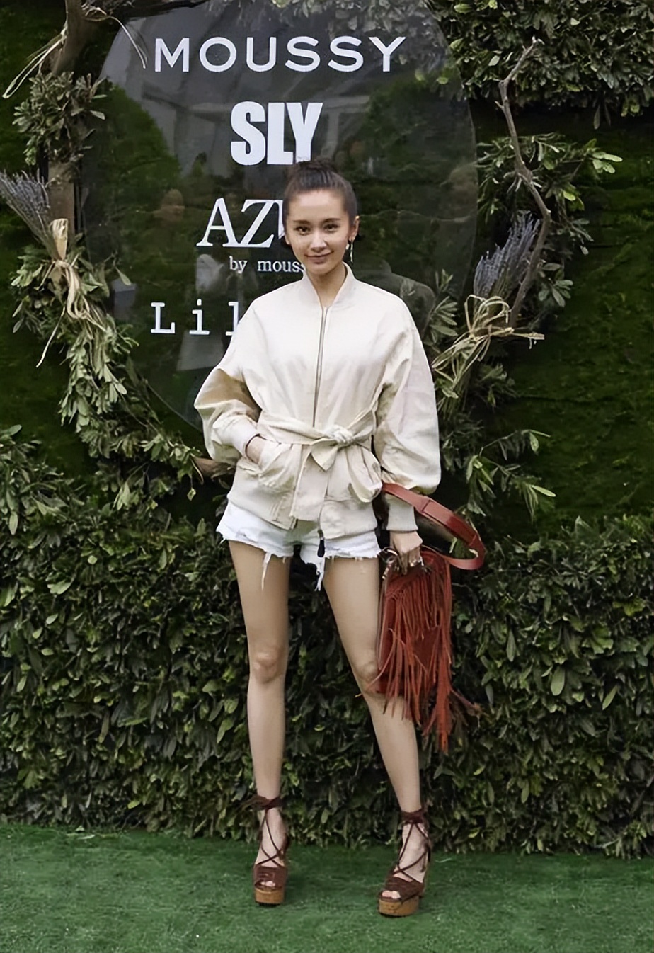 These actresses are actually only 1.5 meters tall? If you're not tall ...