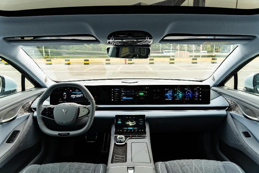 The national team VS the traditional brand, the Lantu chasing light ...