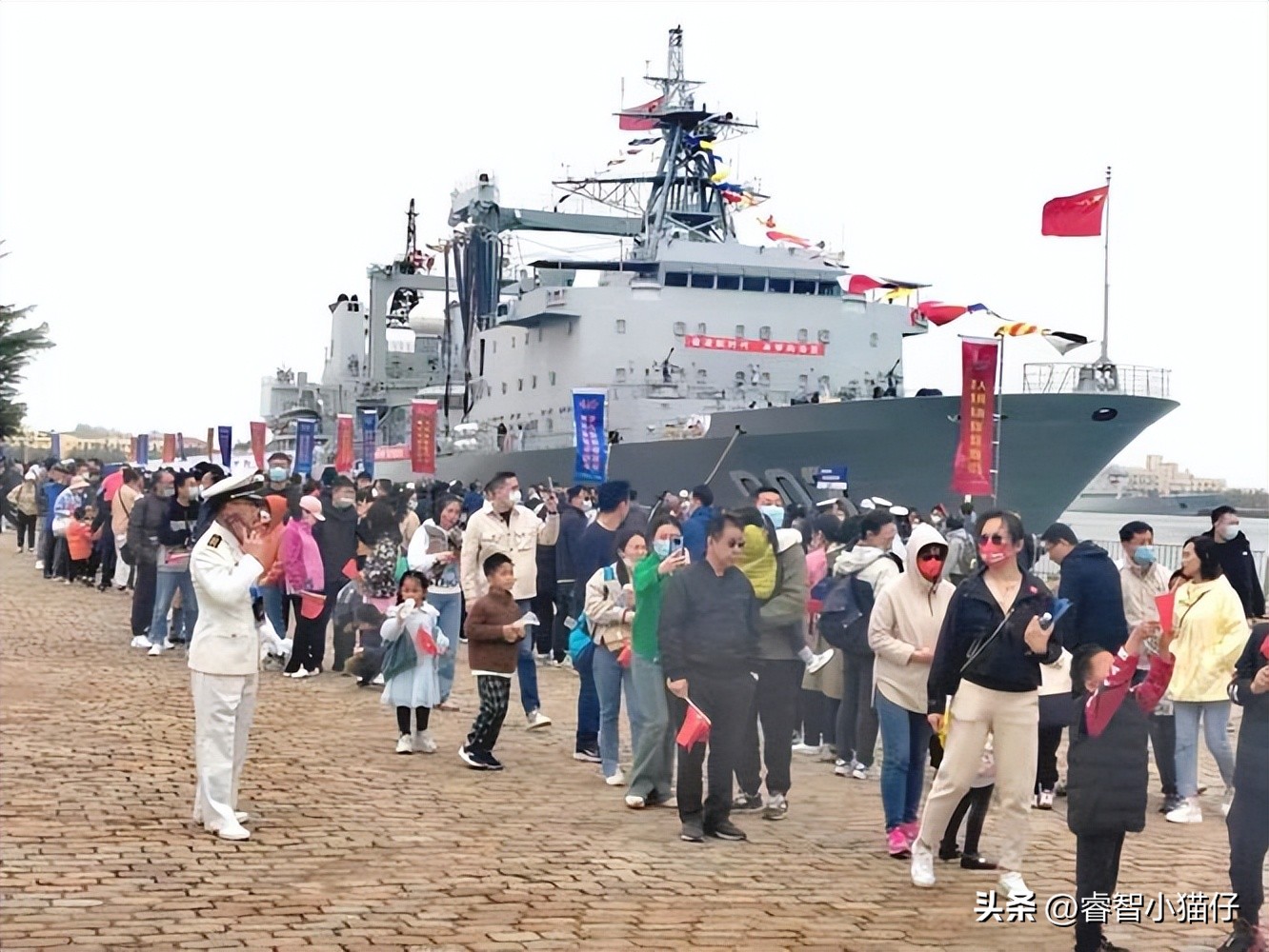 The Chinese navy's most advanced active combat ships are open to the ...